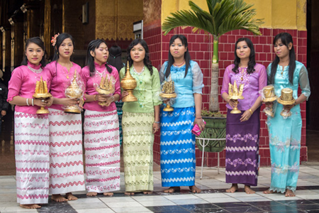 Lifestyle, Communication and Working of Burmese People - Myanmar Tours