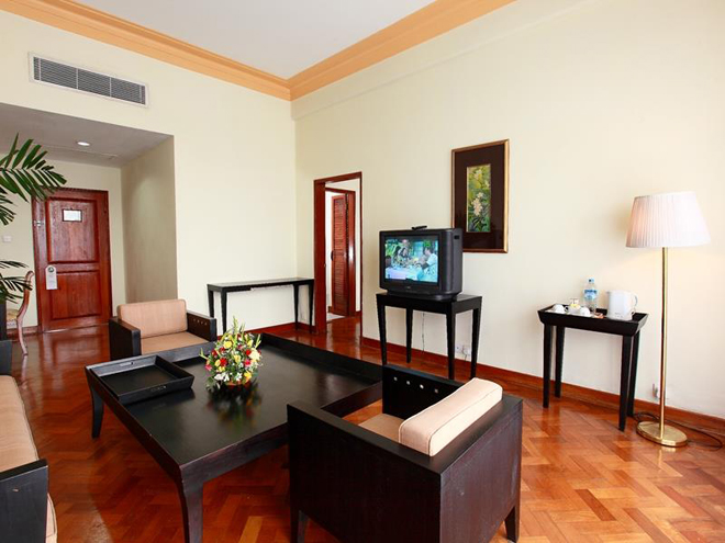 Inya Lake Hotel Yangon - Myanmar Tours