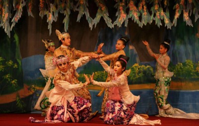 Myanmar Folk Dances - Myanmar Tours